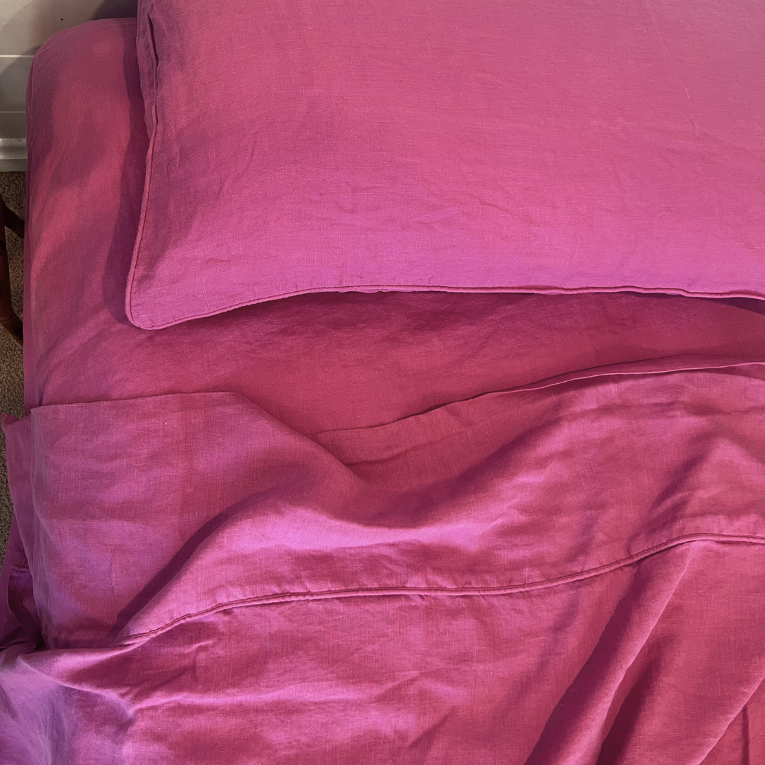 Raspberry Linen Queen Fitted Sheet – beddie.com.au